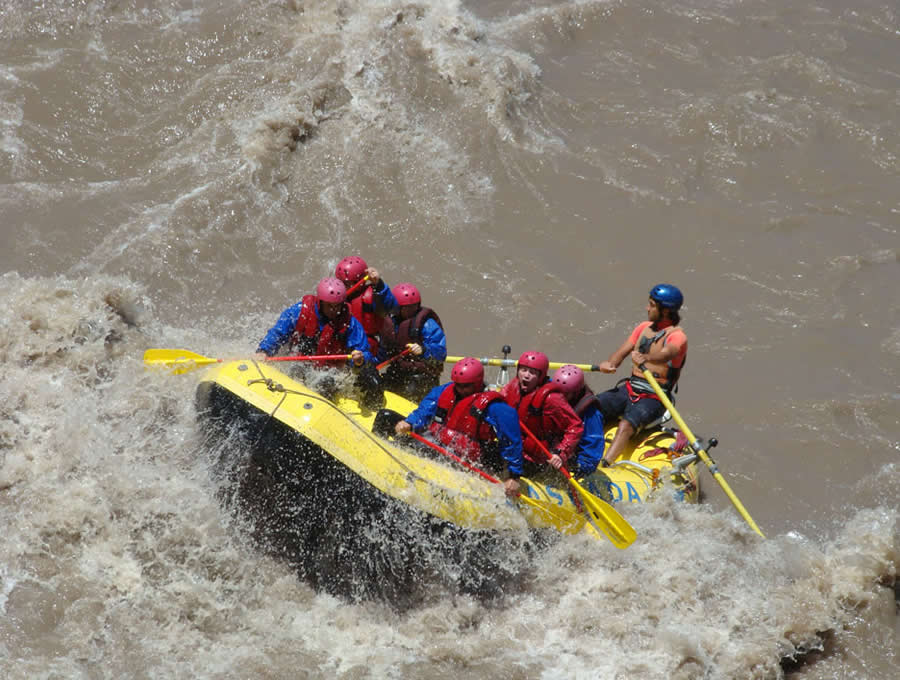 Rafting the Chilean Maipo River - Cascada Expediciones